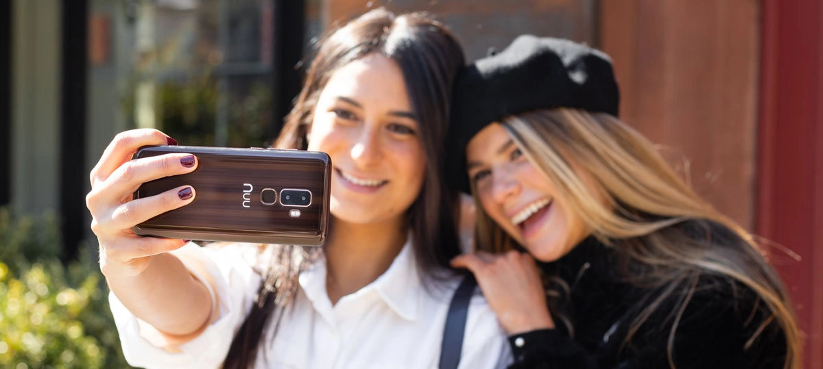 How to Take the Best Selfies with Your G3 Phone - NUU Mobile
